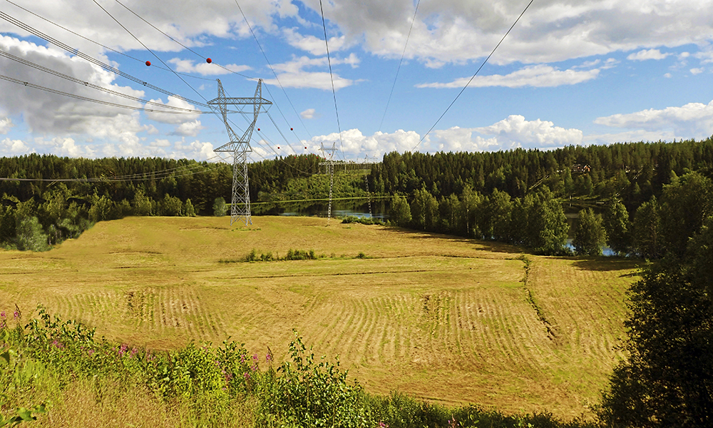 Transmission line routes as part of the landscape - Fingrid-lehti