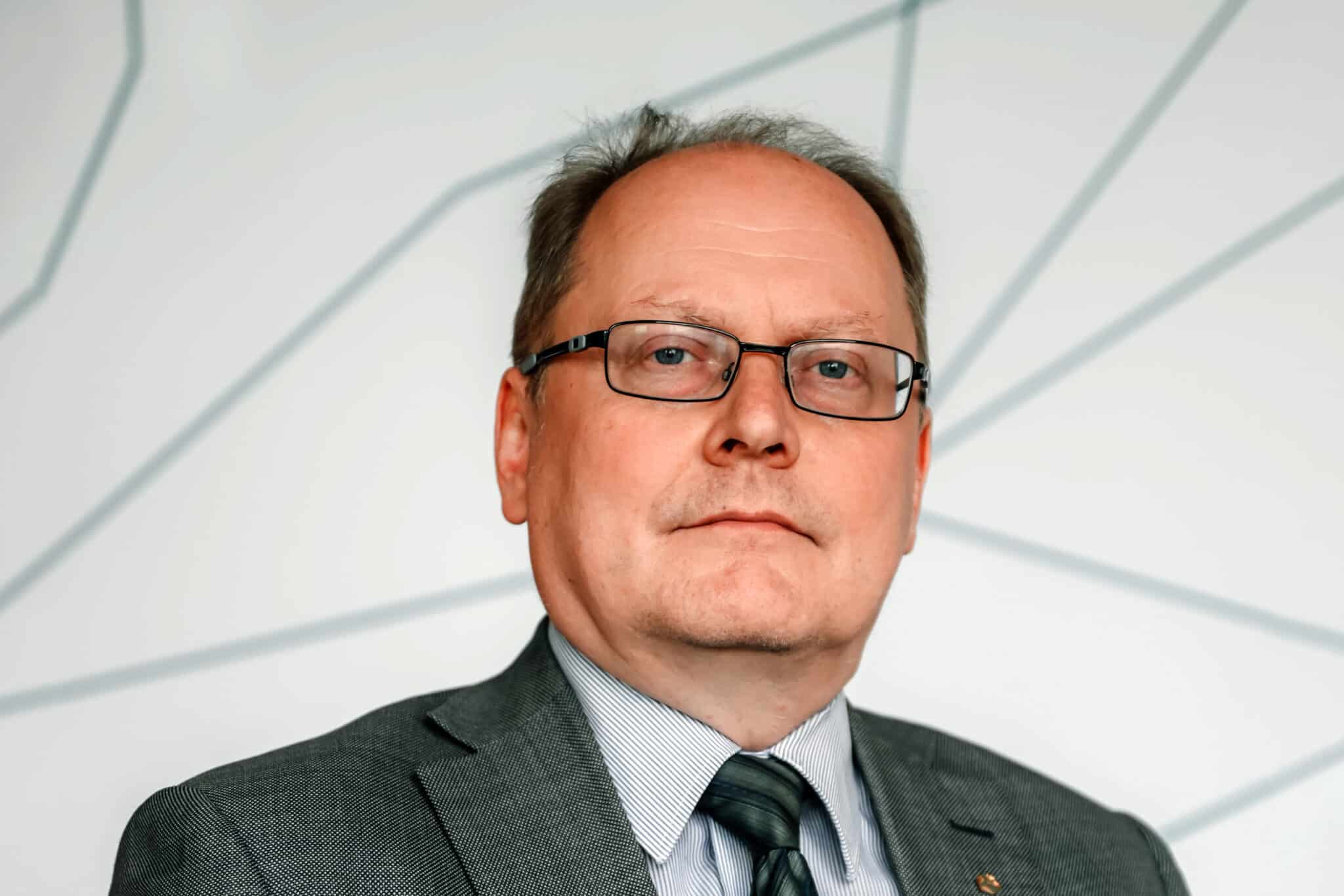 Baltia Manner-Euroopan taajuusalueeseen - Fingrid-Lehti